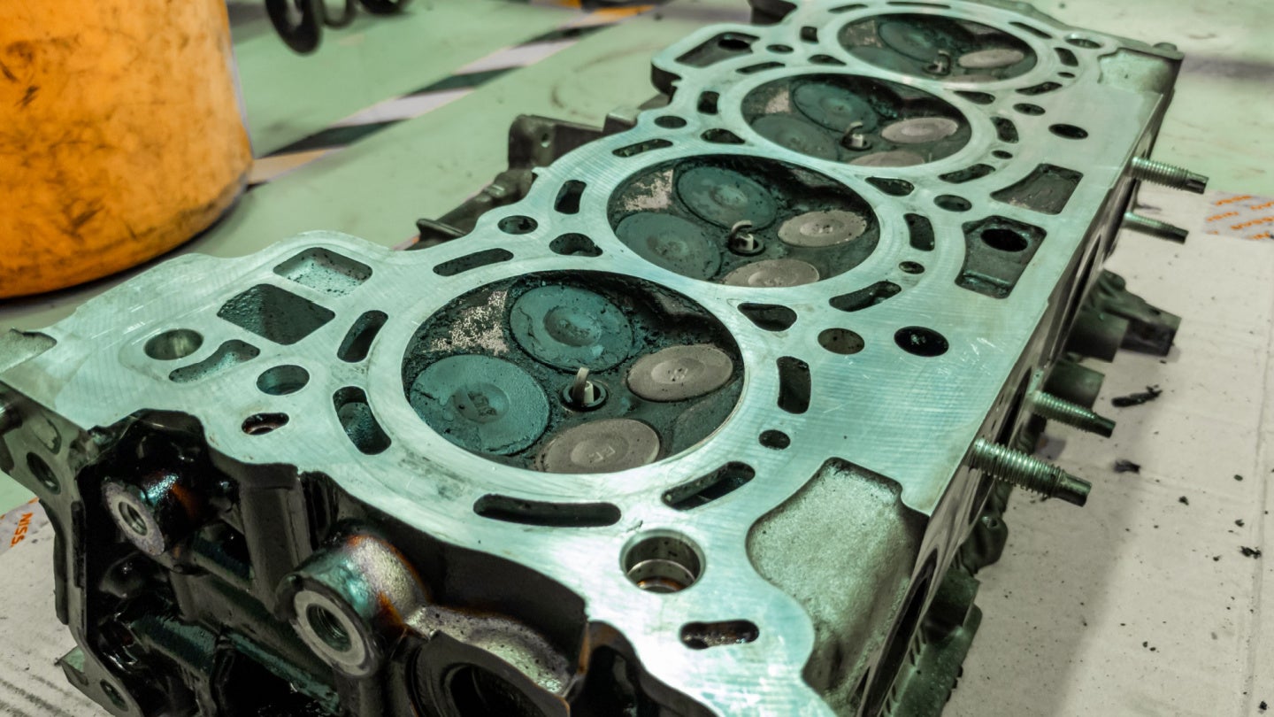 Who are the leading innovators in piston head combustion chambers for ...