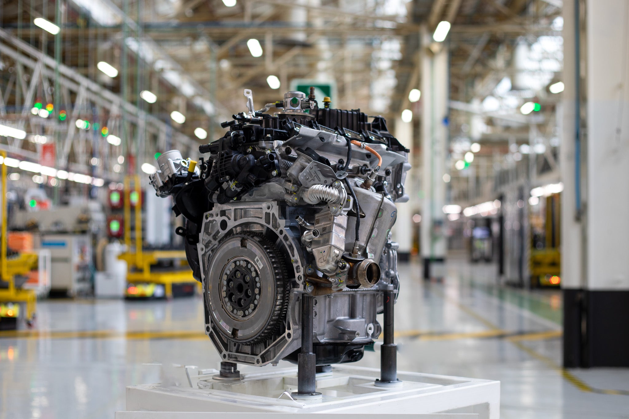 Horse engine to feature in Dacia flagship - Just Auto