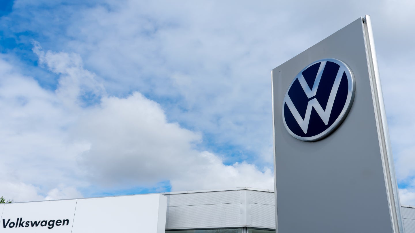 Volkswagen Workers Intensify Strikes 1973